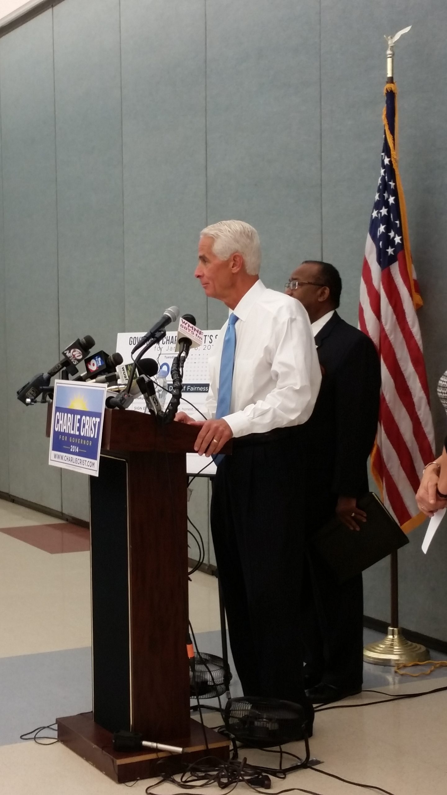 Charlie Crist's fan might offer more debate protection than Plexiglas ...