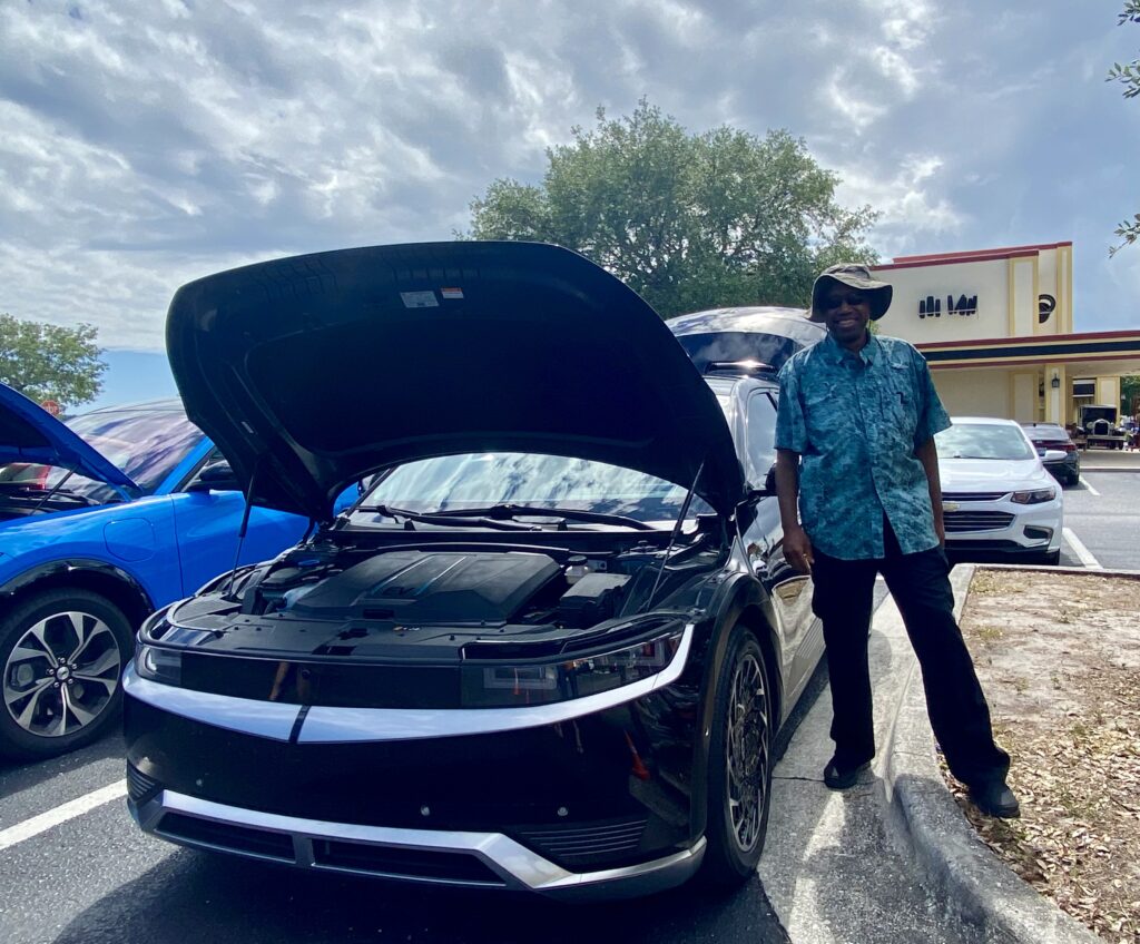 Electric vehicle owners gather on Earth Day to accelerate green ...