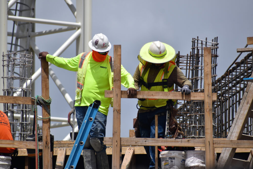 Study details heat risks for workers even as Florida outlaws local heat ...